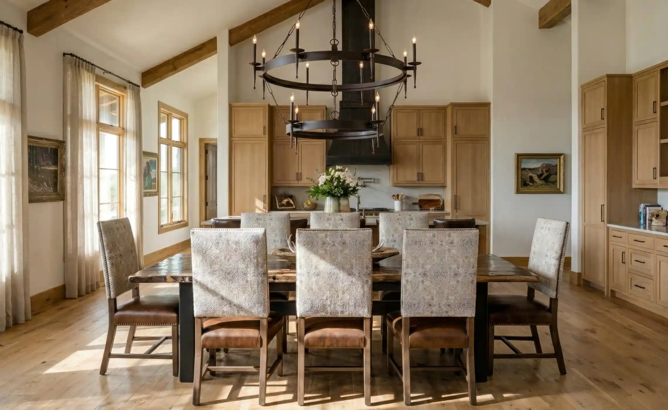 How To Create Western And Rustic Luxury Dining Rooms Meant for Home Gatherings